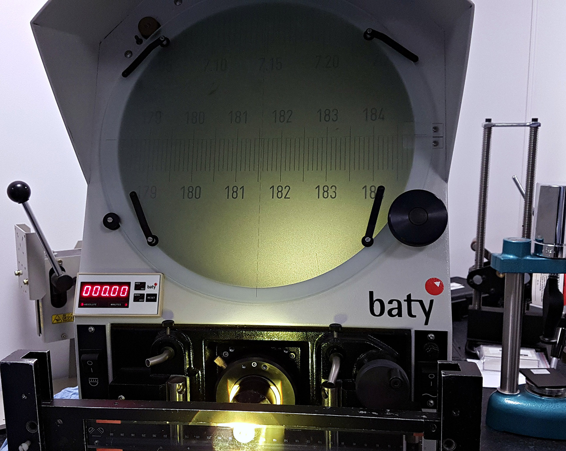 Bowers Group offers UKAS calibration services on profile projectors | WEAF